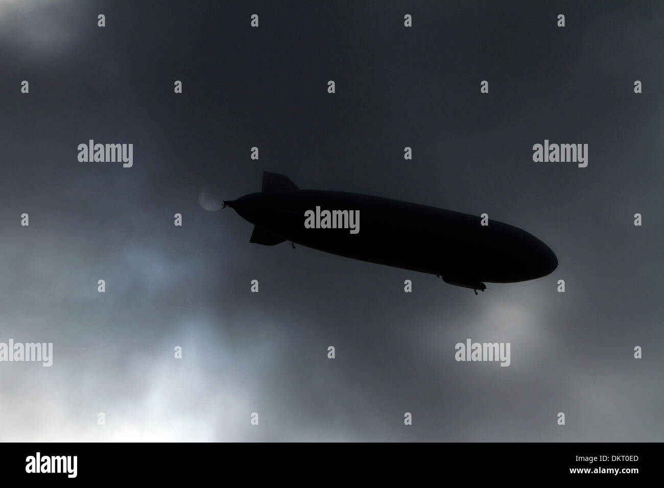 Worlds largest airship hi-res stock photography and images - Alamy