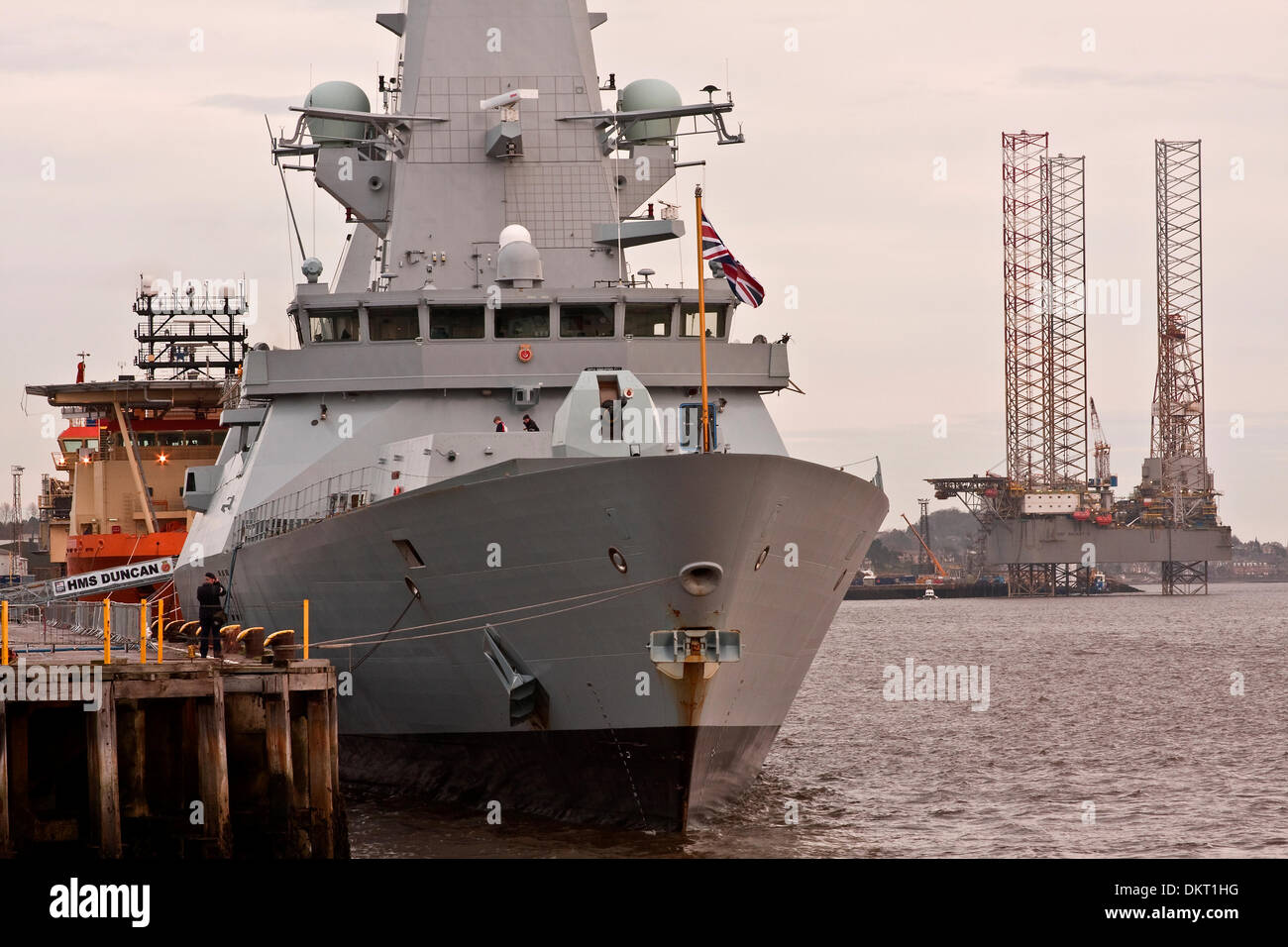 Dundee, Scotland, UK. 9th December, 2013. Royal Navy HMS Duncan is the ...