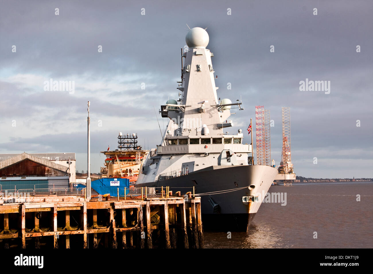 Dundee, Scotland, UK. 9th December, 2013. Royal Navy HMS Duncan is the ...