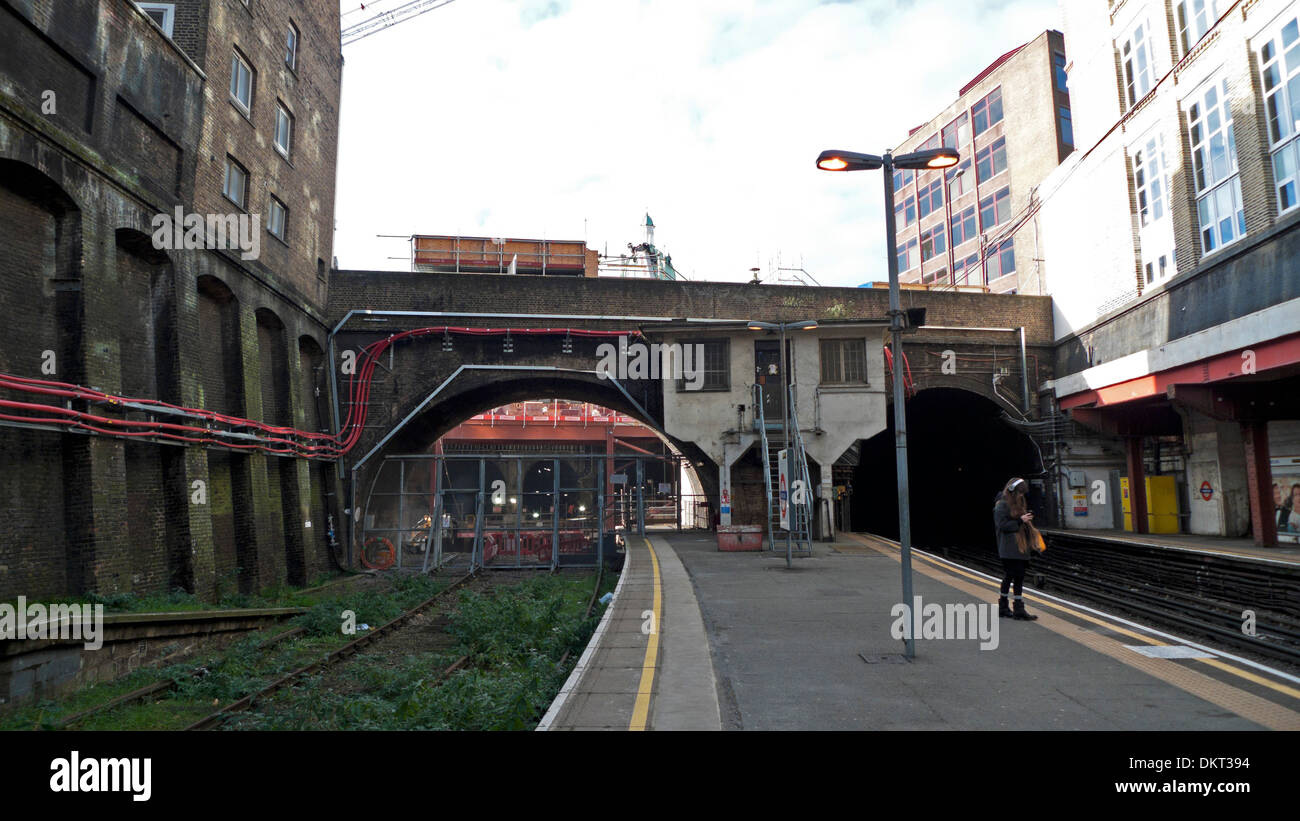 London barbican tube station hi-res stock photography and images - Alamy