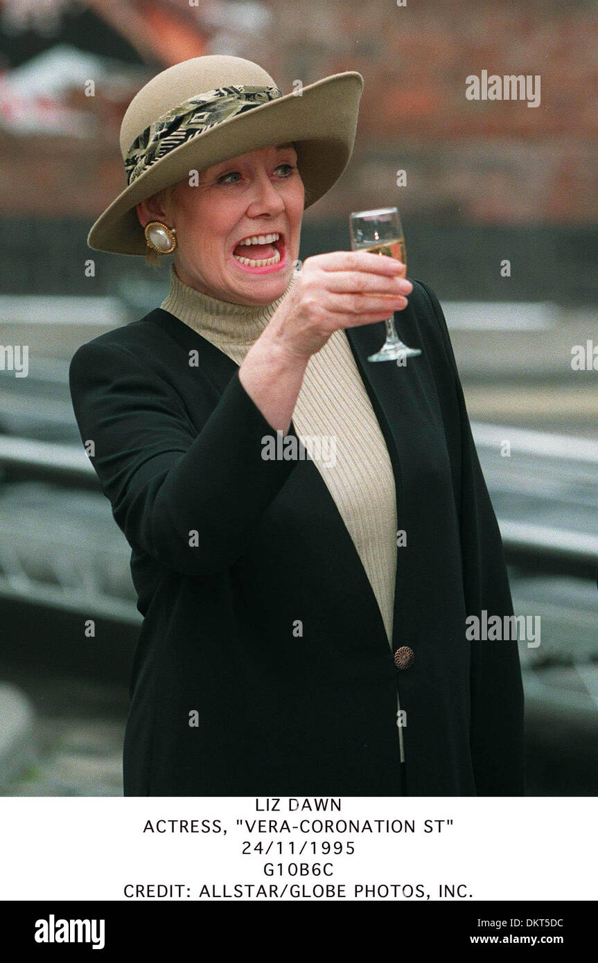 LIZ DAWN.ACTRESS, ''VERA-CORONATION ST''.24/11/1995.G10B6C Stock Photo ...