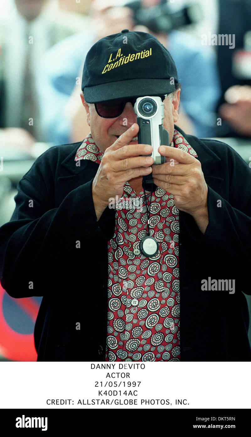 Actor danny devito hi-res stock photography and images - Alamy