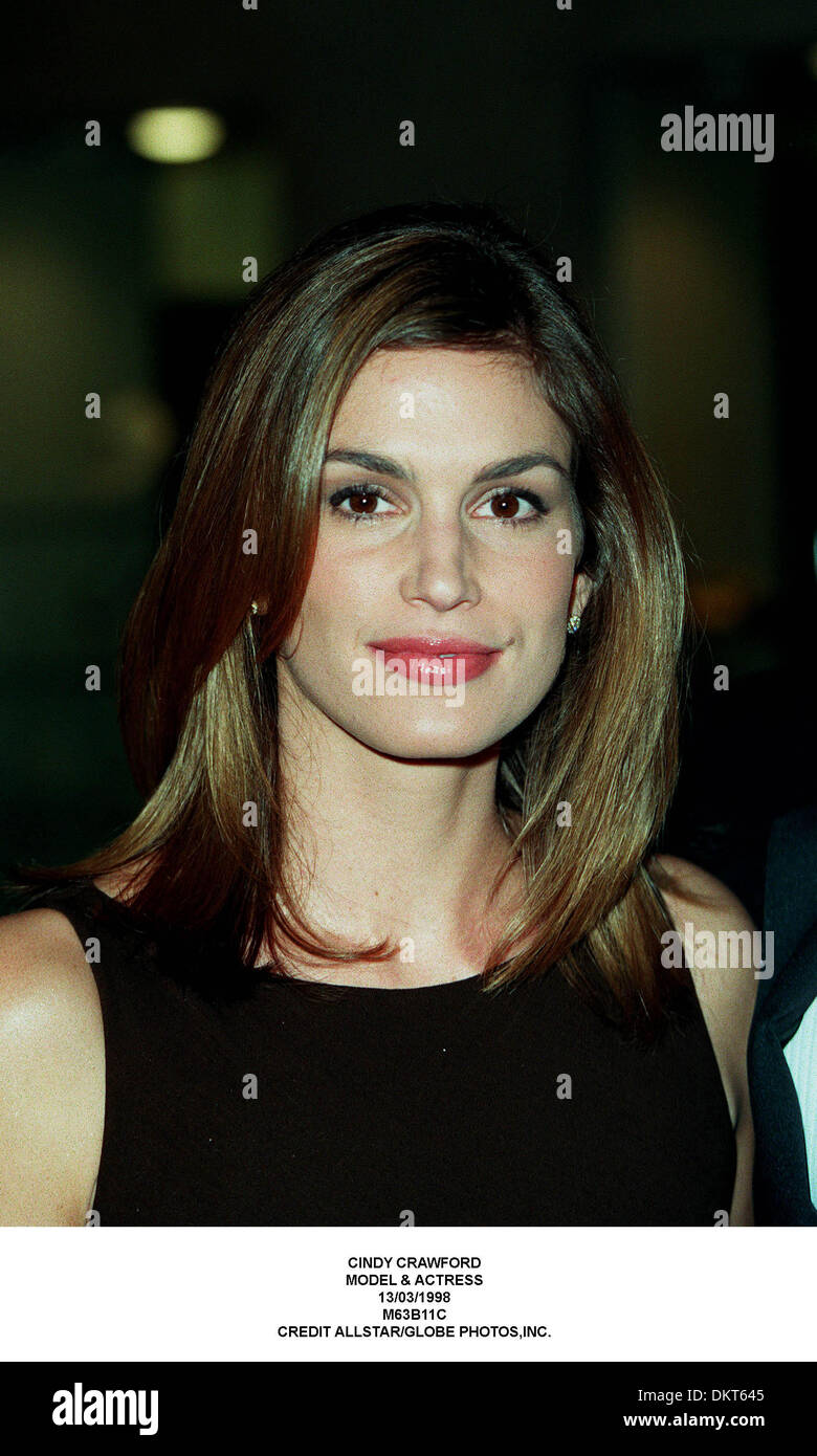 CINDY CRAWFORD.MODEL & ACTRESS.13/03/1998.M63B11C Stock Photo - Alamy