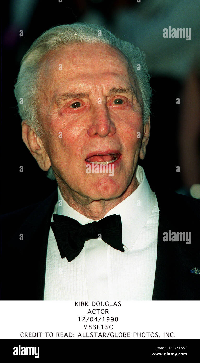 KIRK DOUGLAS.ACTOR.12/04/1998.M83E15C.CREDIT TO READ Stock Photo - Alamy