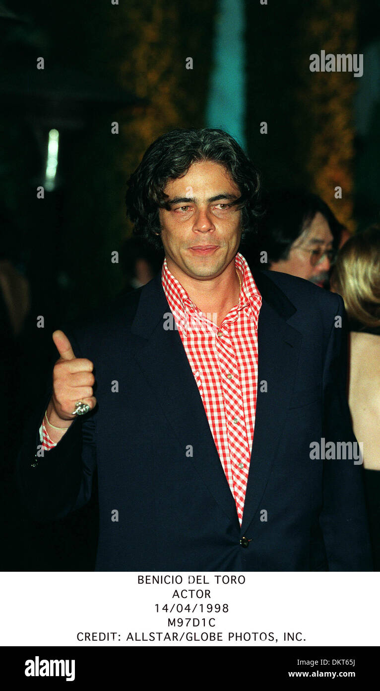 BENICIO DEL TORO.ACTOR.14/04/1998.M97D1C Stock Photo - Alamy