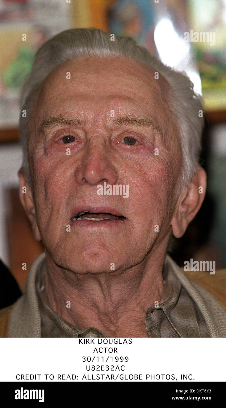 KIRK DOUGLAS.ACTOR.30/11/1999.U82E32AC.CREDIT TO READ Stock Photo - Alamy