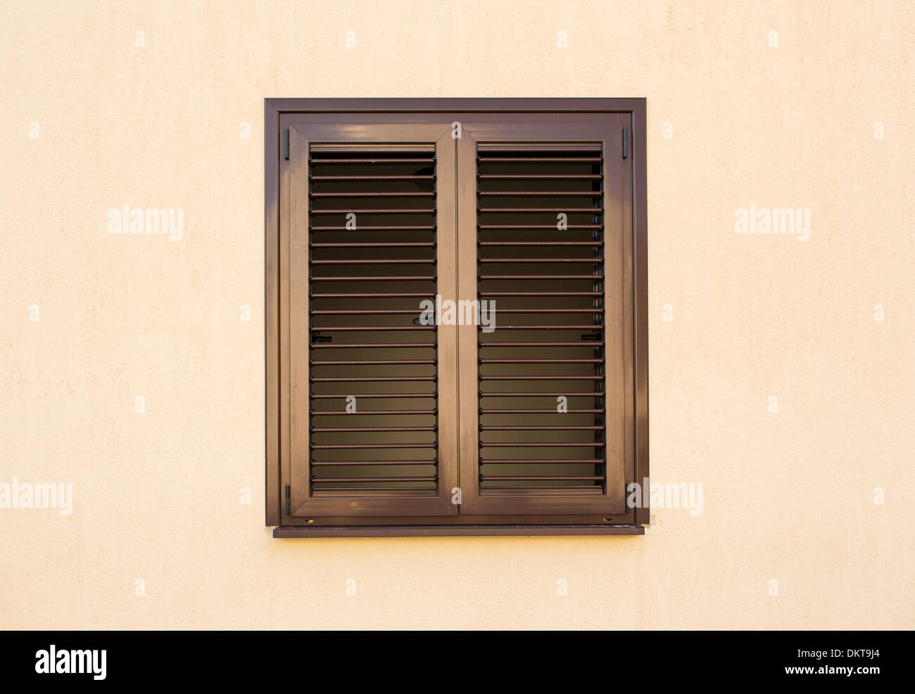 Closed curtains window hi-res stock photography and images - Alamy