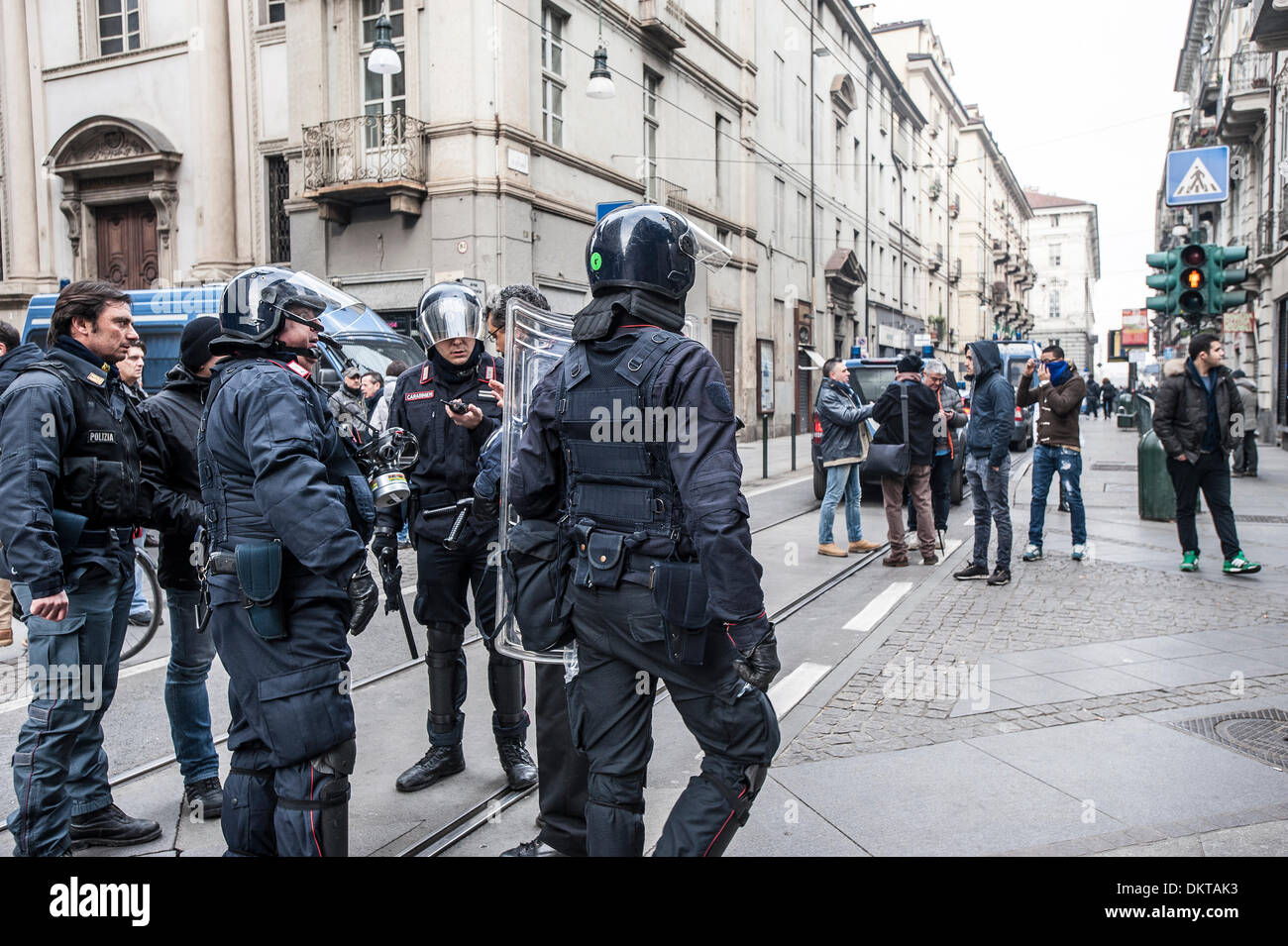 Italian policeman hi-res stock photography and images - Alamy