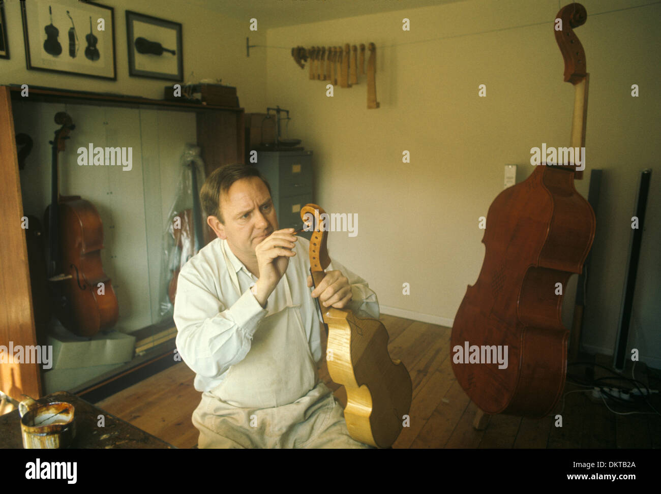 Musical instrument maker craftsman making a violin. 1980s HOMER SYKES ...