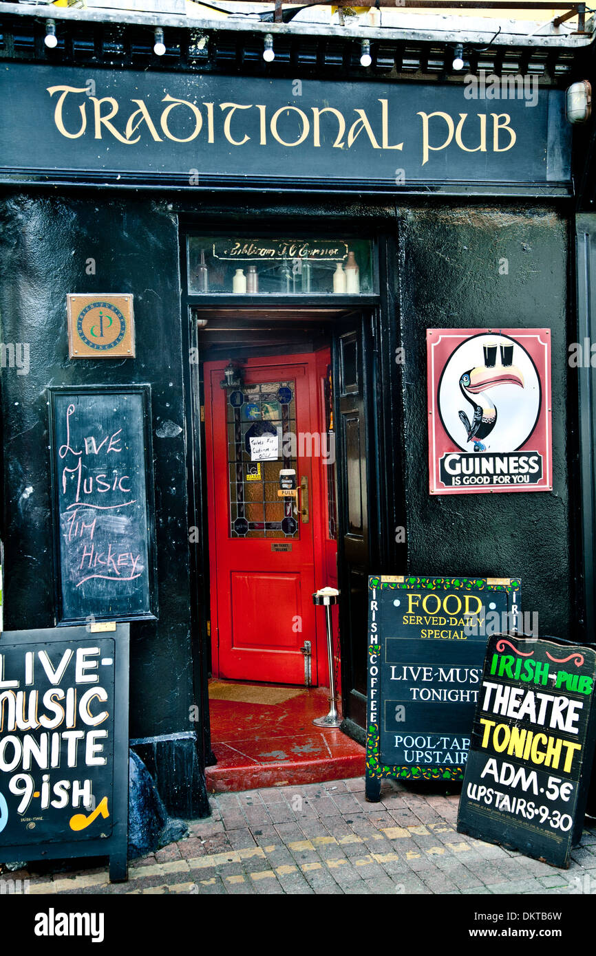 Traditional Pub Door High Resolution Stock Photography and Images - Alamy