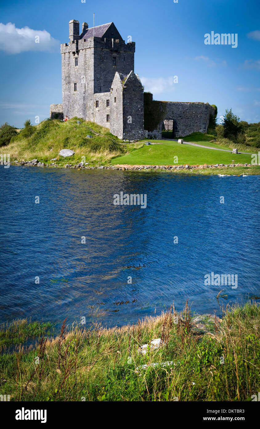 Castle location for tourists ireland hi-res stock photography and ...