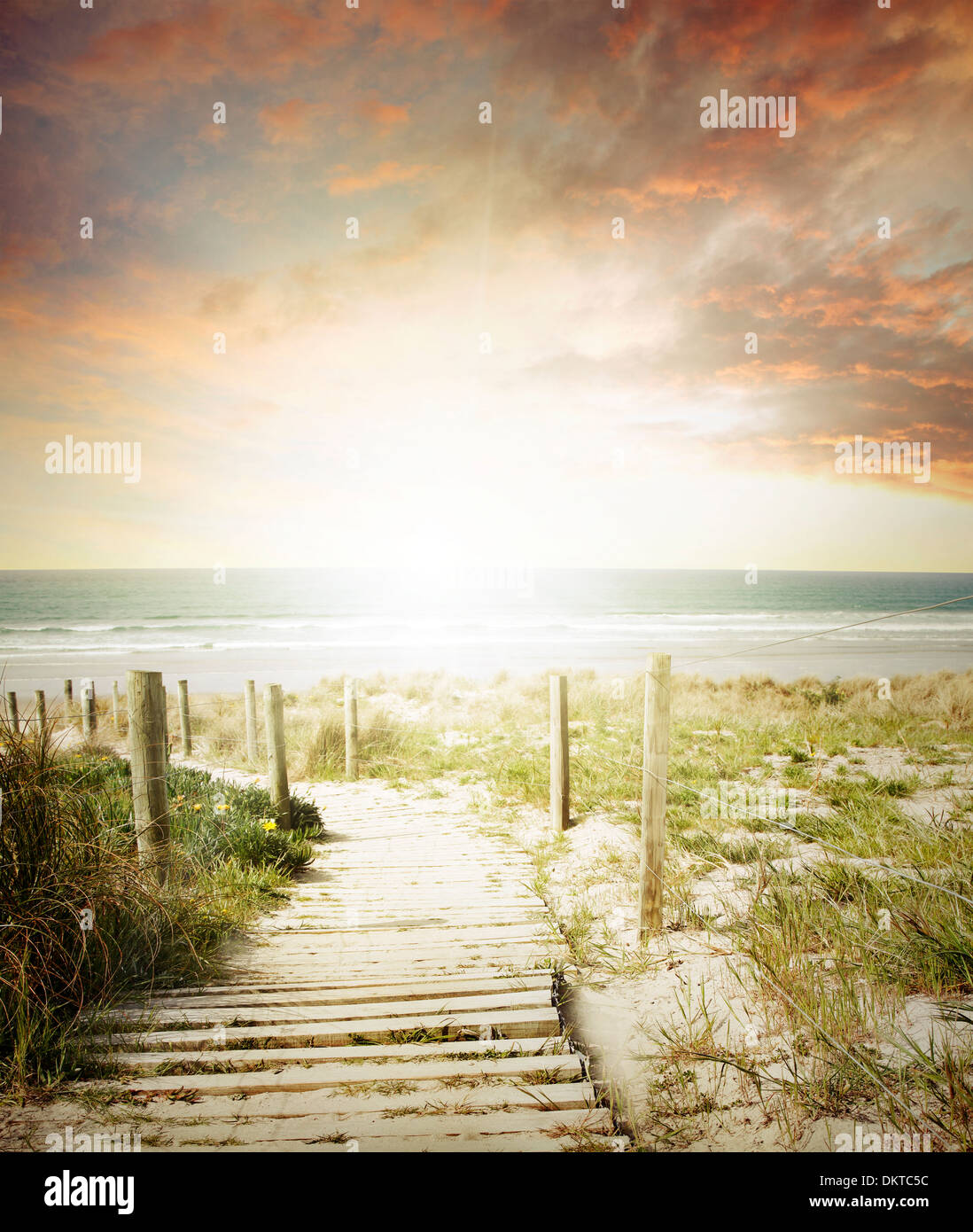 Vintage beach scene sun hi-res stock photography and images - Alamy