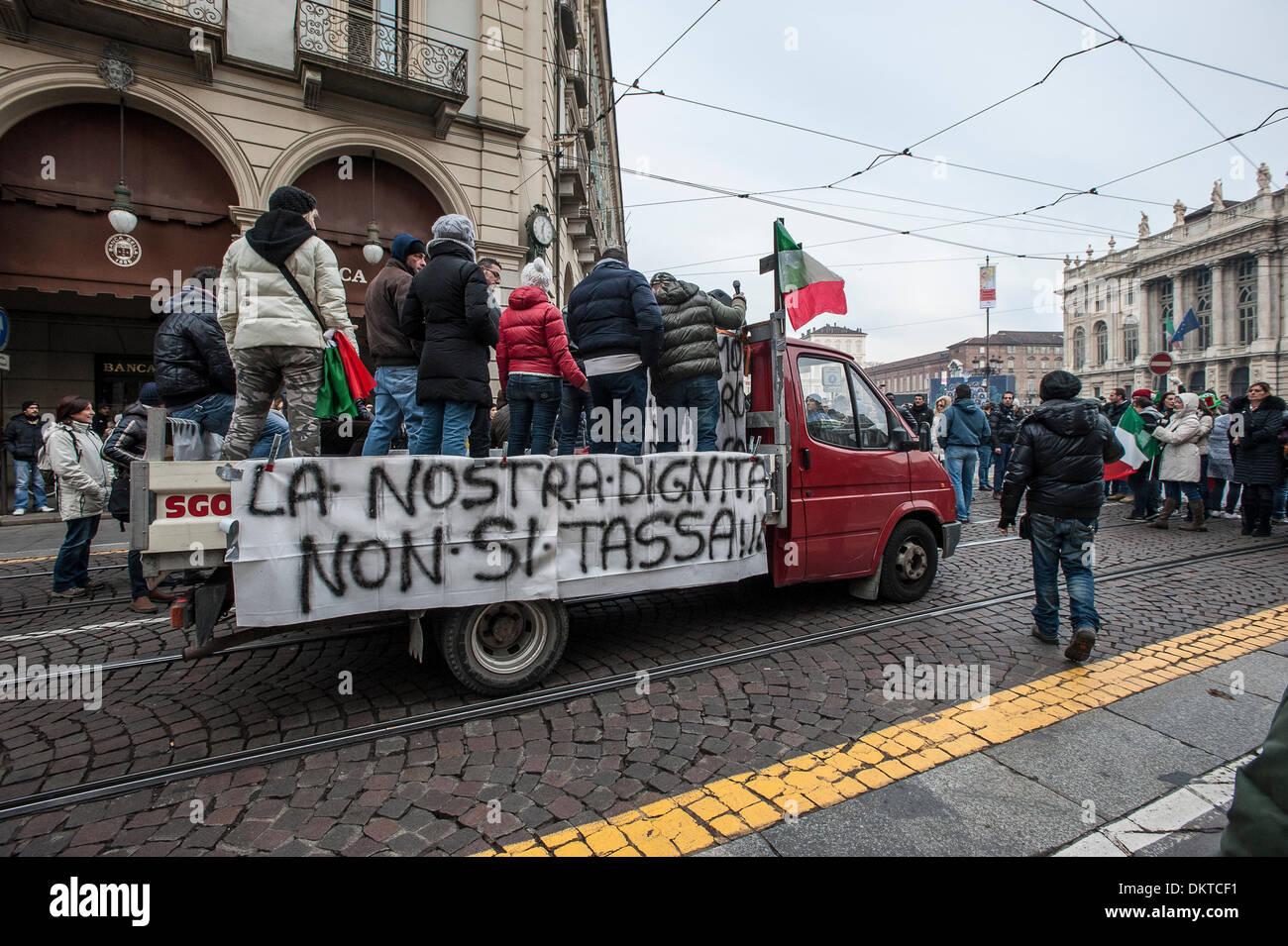 Protesters in italy hi-res stock photography and images - Alamy