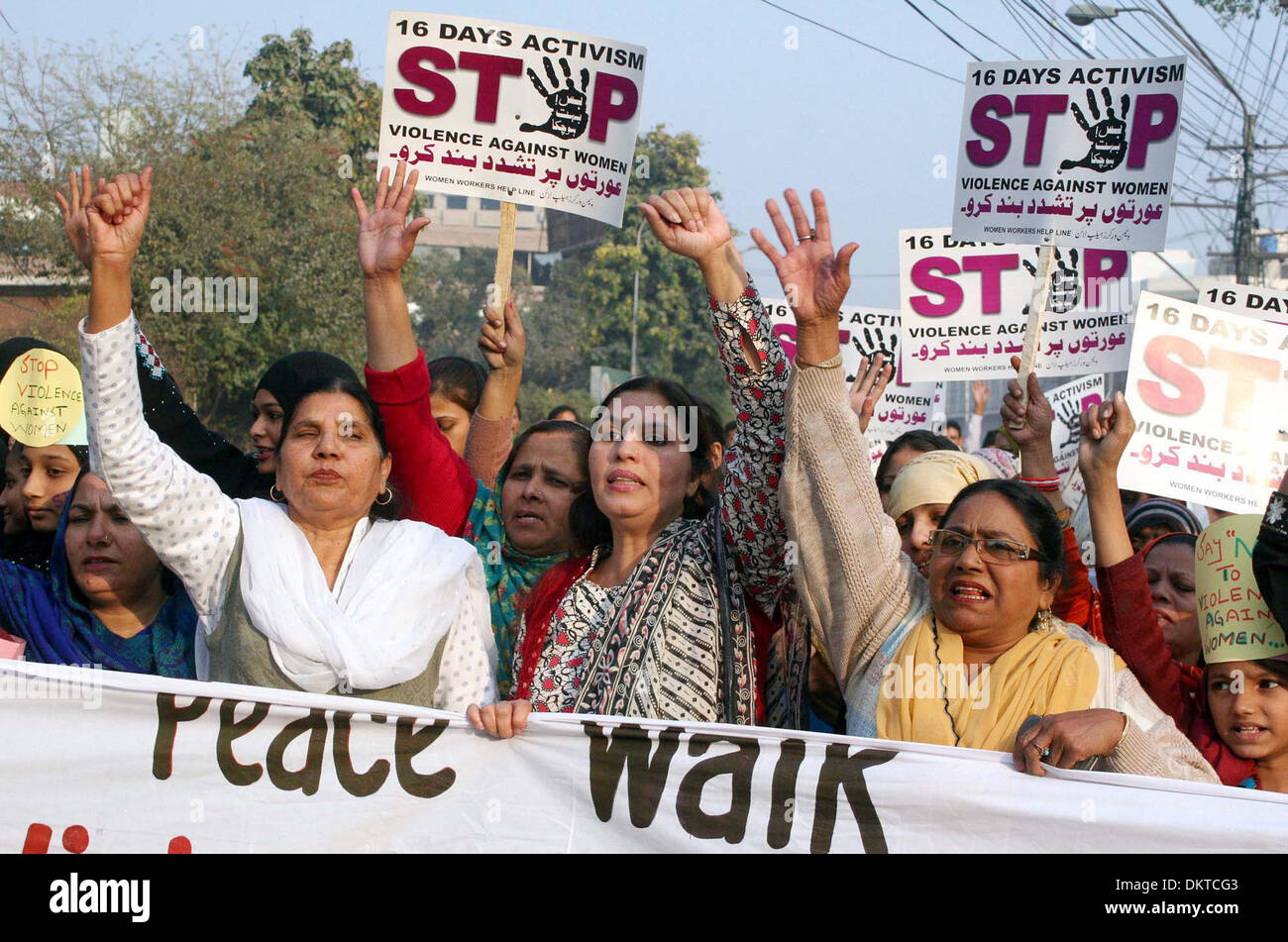 Women chant slogans during demonstration hi-res stock photography and ...