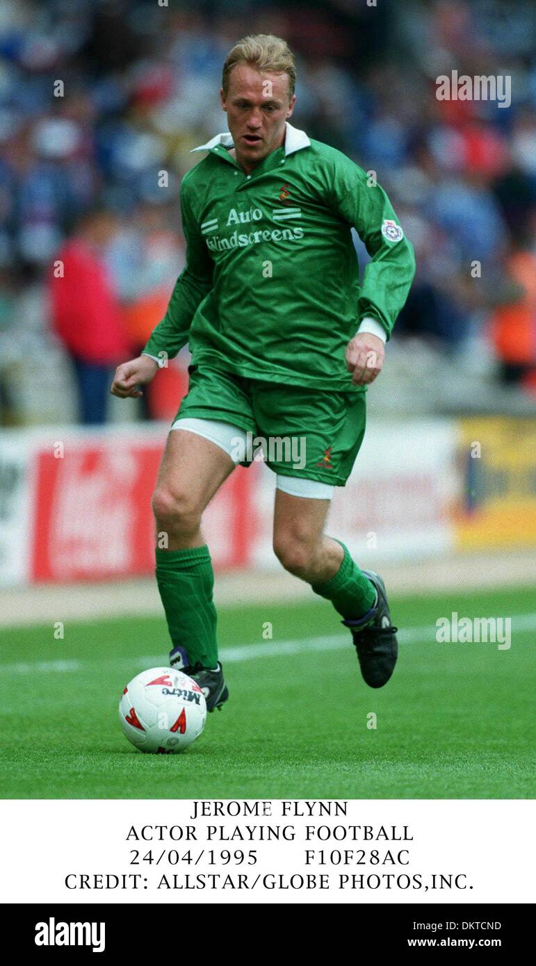 Apr. 24, 1995 - JEROME FLYNN.ACTOR PLAYING FOOTBALL.24/04/1995.F10F28AC ...