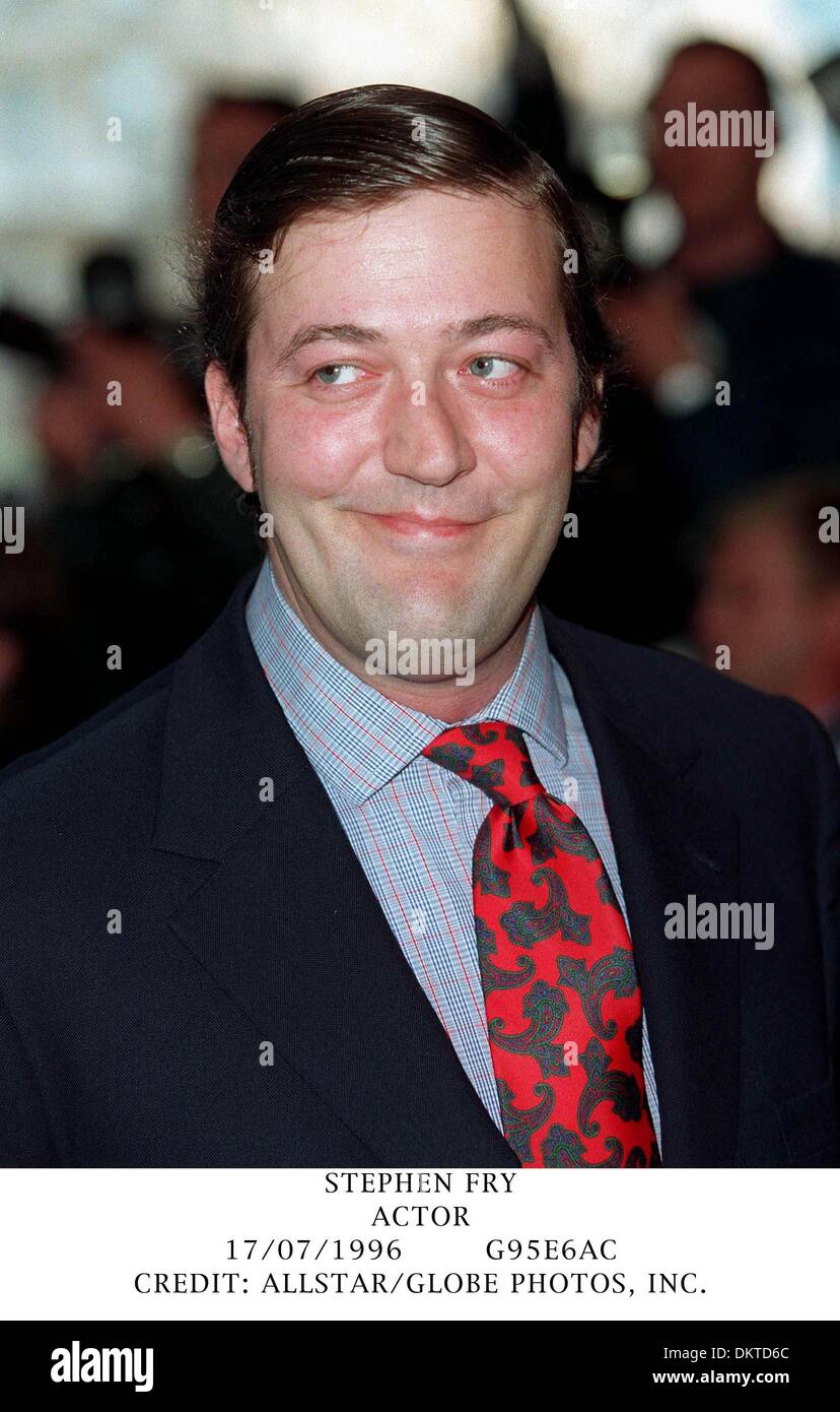 Stephen fry 07 hi-res stock photography and images - Alamy