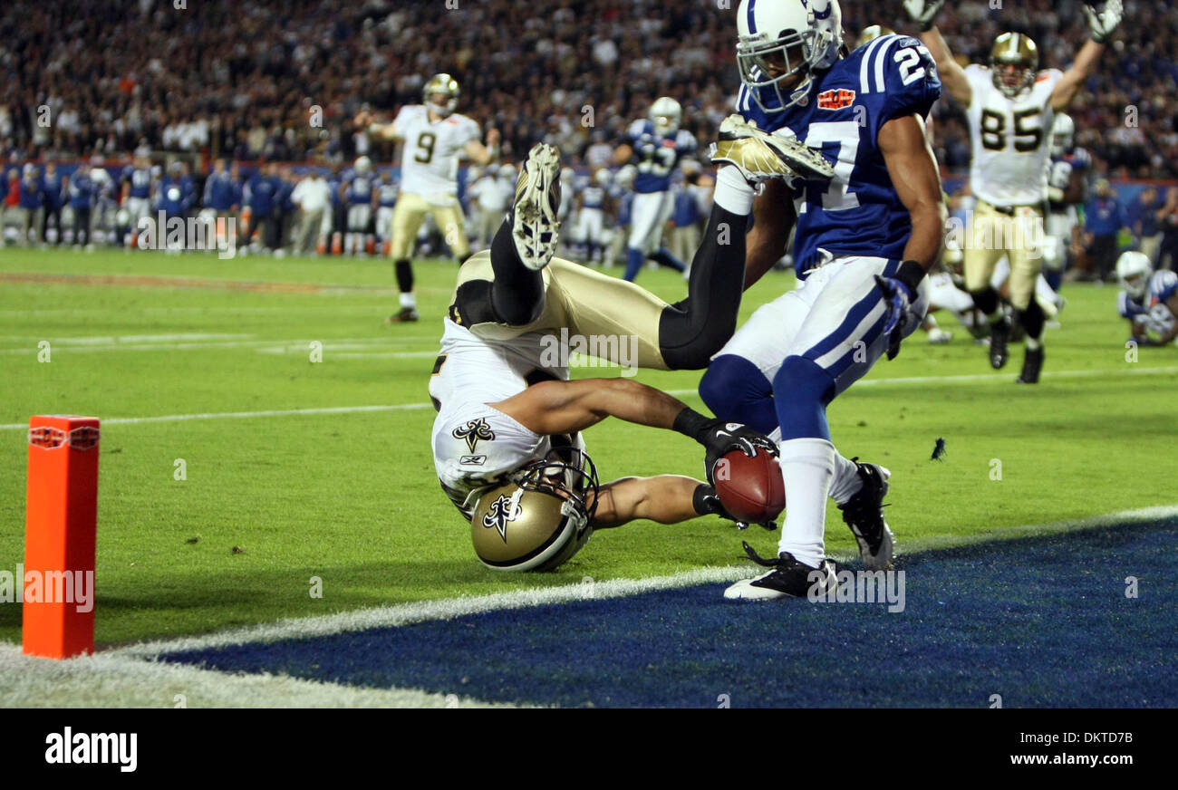 Feb. 07, 2010 - Miami Gardens, Florida, USA - New Orleans #16 LANCE MOORE scores a two point ...
