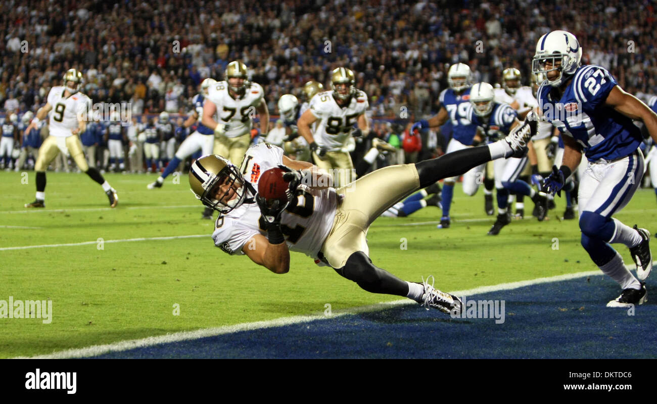 Two point conversion hi-res stock photography and images - Alamy