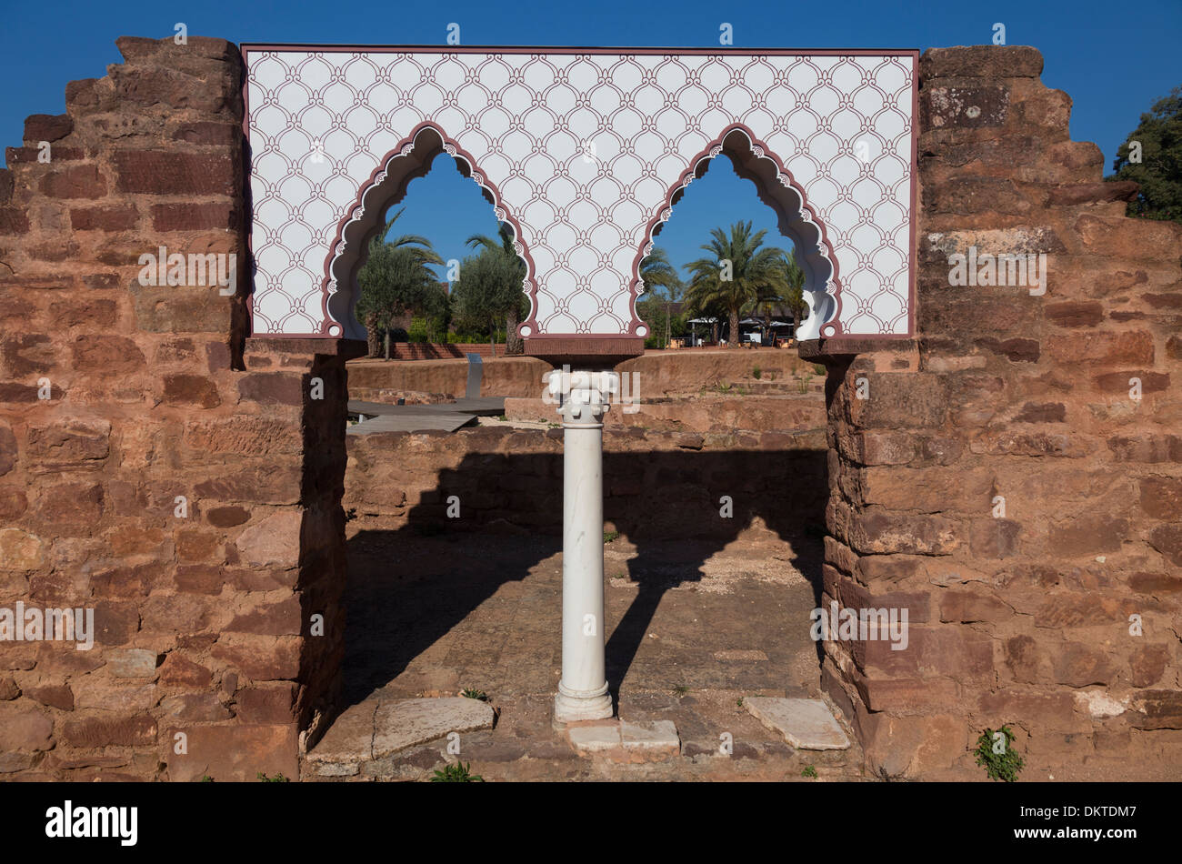 Moorish windows hi-res stock photography and images - Alamy