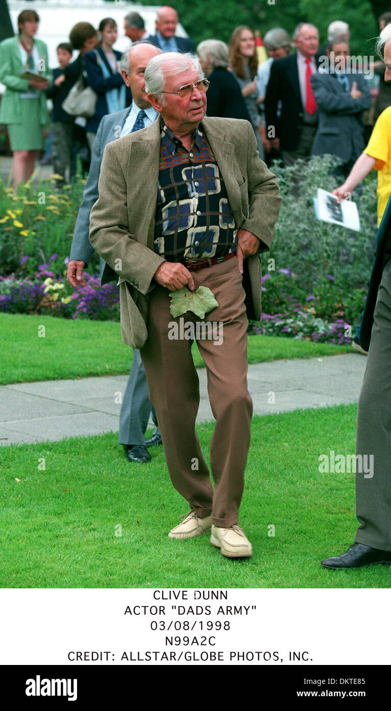 Dads army actor clive dunn hi-res stock photography and images - Alamy