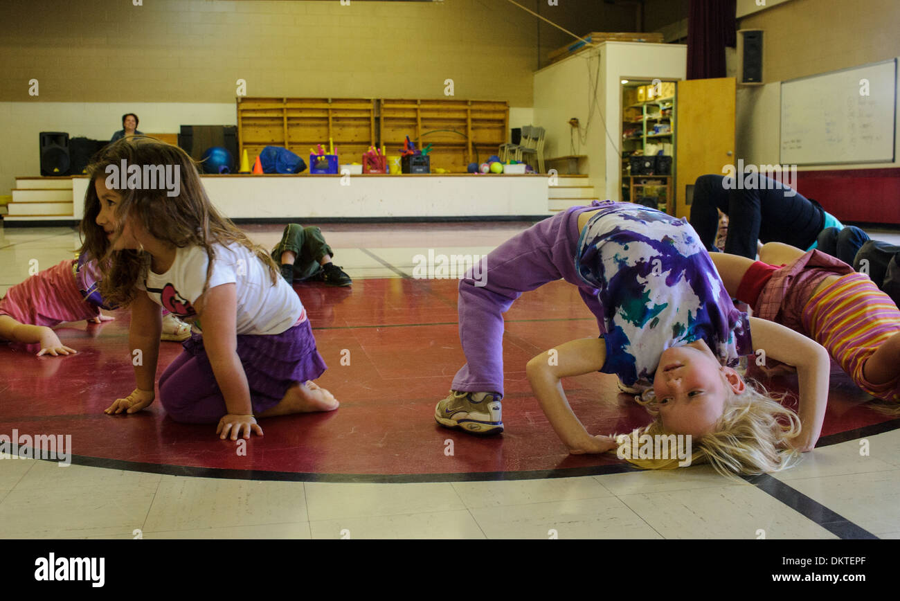 Preschool yoga hi-res stock photography and images - Alamy