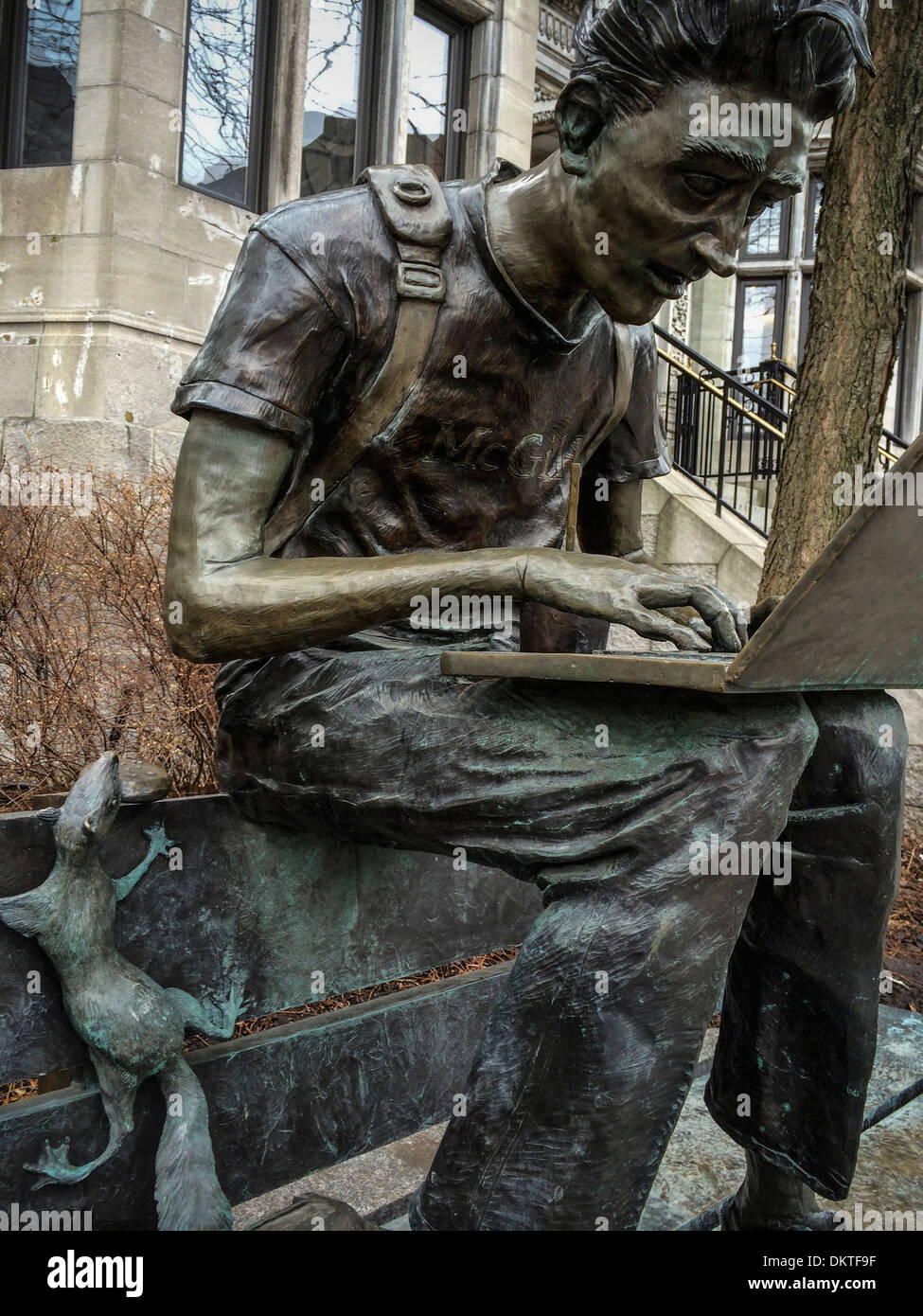 Student statue studying hi-res stock photography and images - Alamy