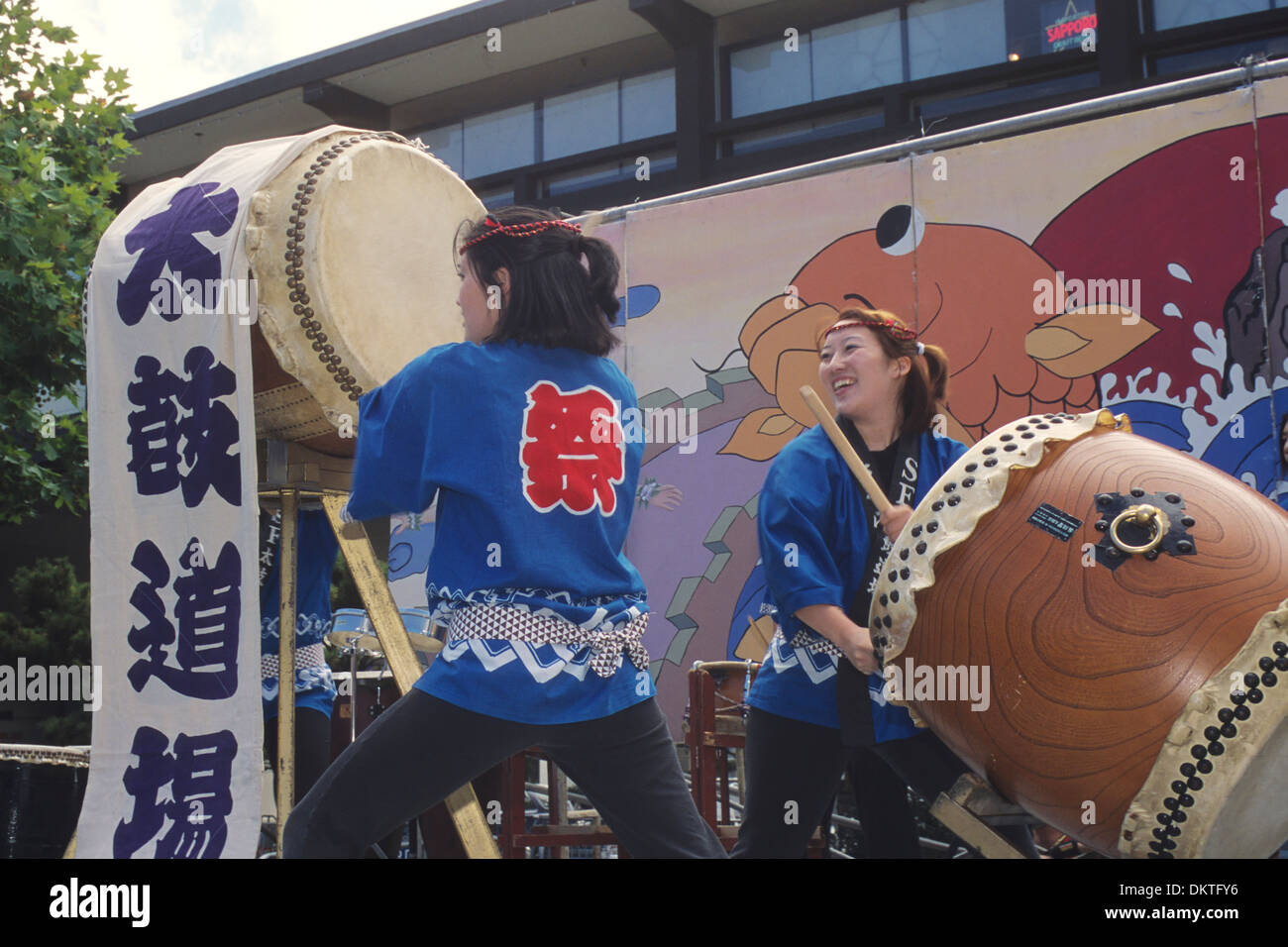 Female taiko drummers hi-res stock photography and images - Alamy