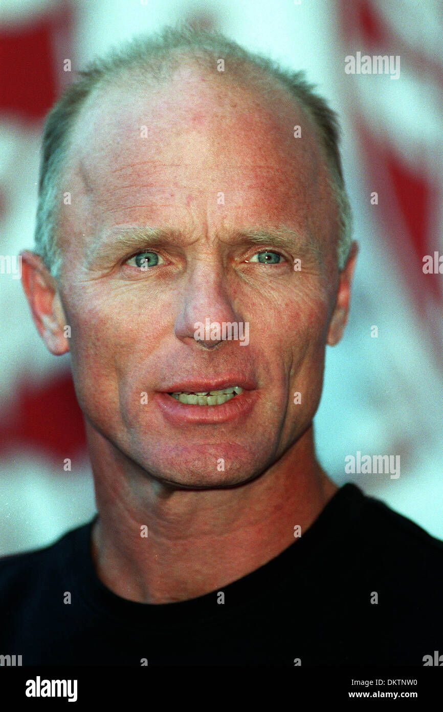 Ed harris actor hi-res stock photography and images - Alamy