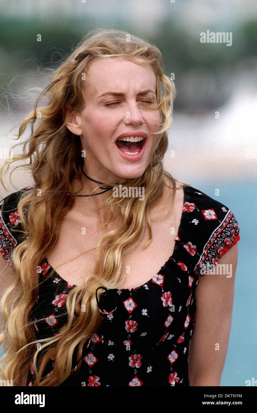 Daryl hannah 1999 hi-res stock photography and images - Alamy