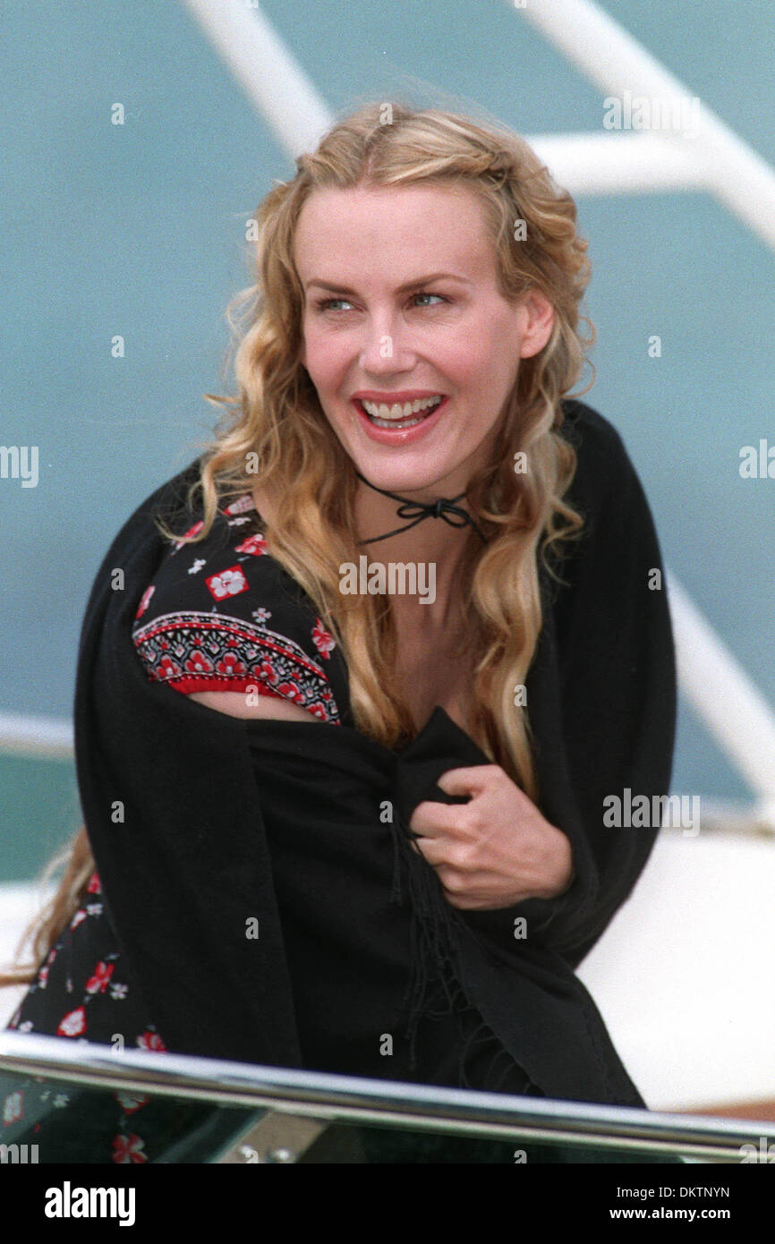 Daryl hannah 1999 hi-res stock photography and images - Alamy