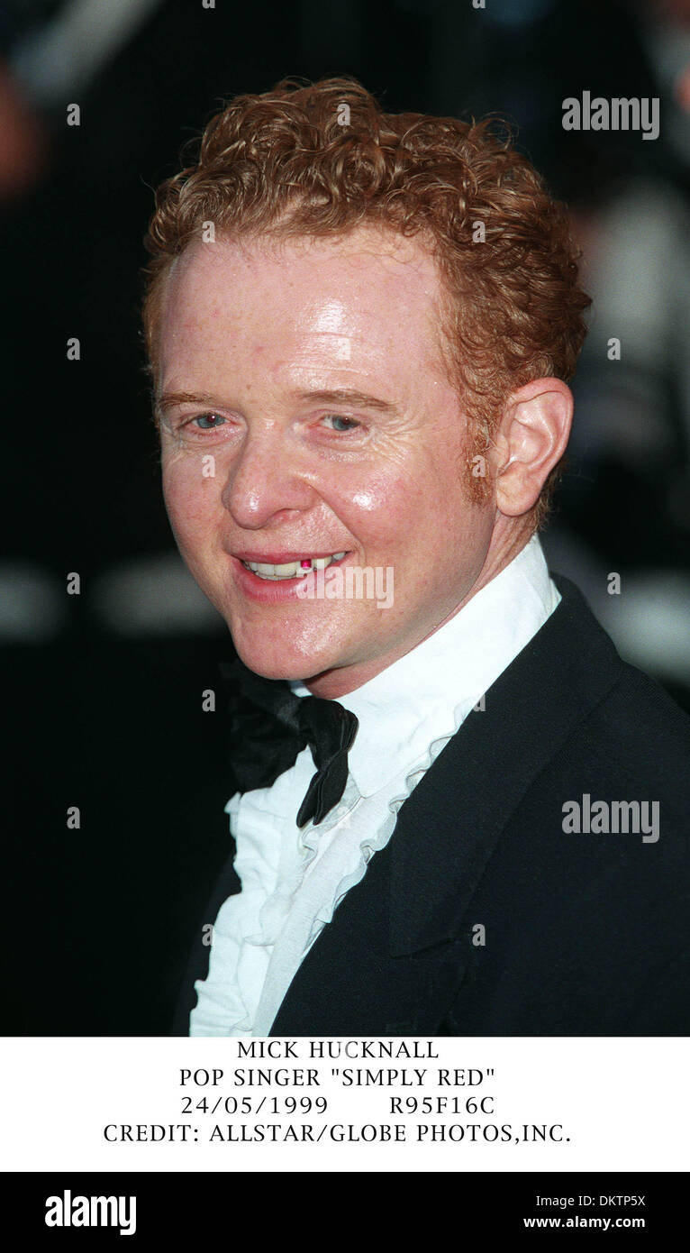 Simply red singer mick hucknall hi-res stock photography and images - Alamy