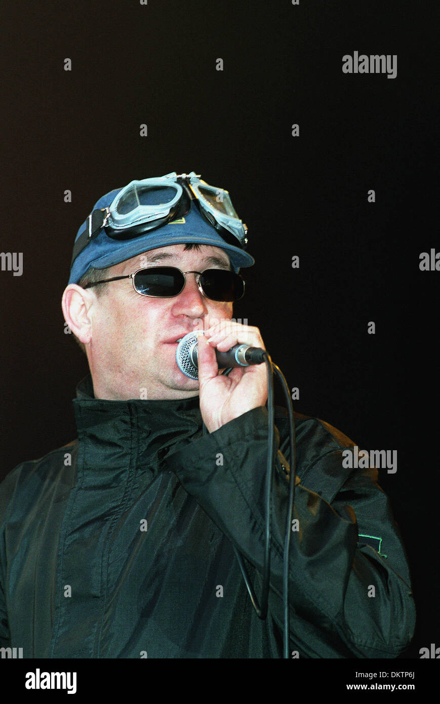 Singer beautiful south hi-res stock photography and images - Alamy