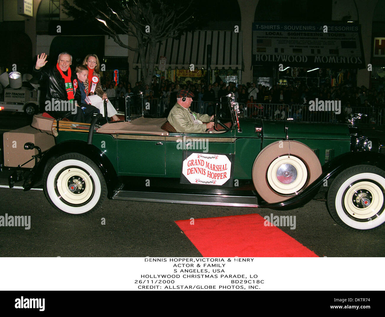 Nov. 26, 2000 - HOLLYWOOD CHRISTMAS PARADE, LO - DENNIS HOPPER,VICTORIA ...