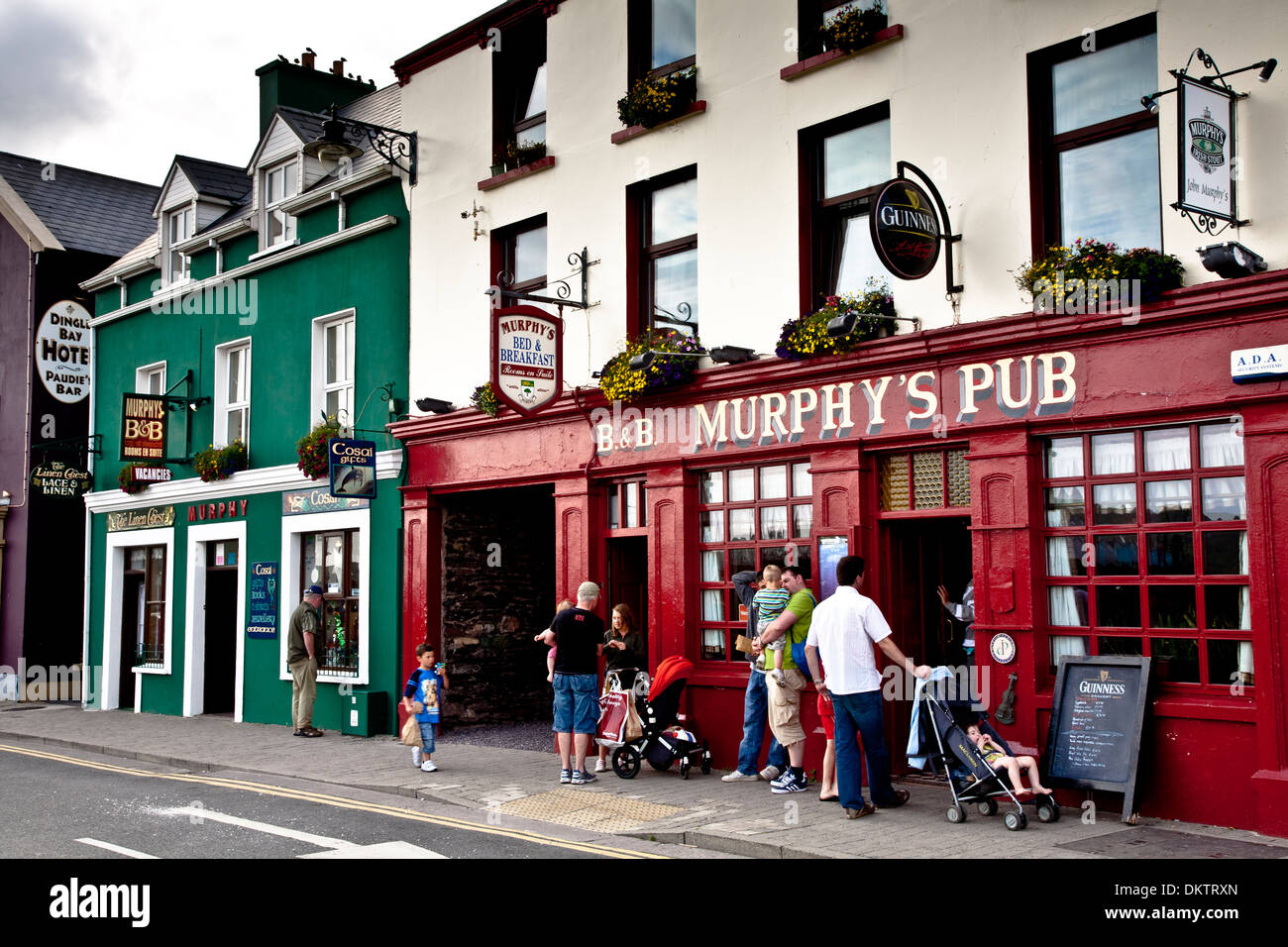 Pub atmosphere hi-res stock photography and images - Alamy