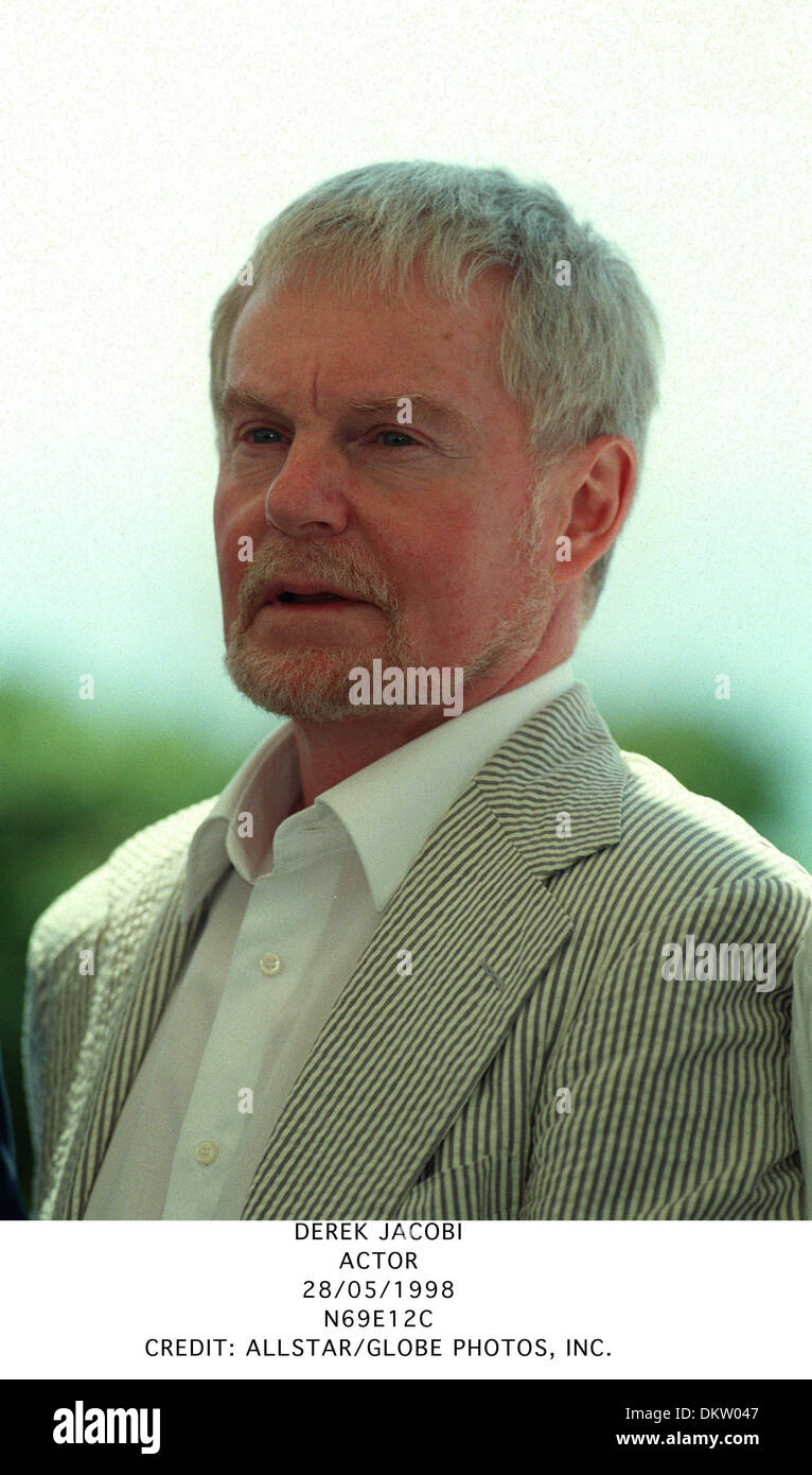 Actor derek jacobi hi-res stock photography and images - Alamy
