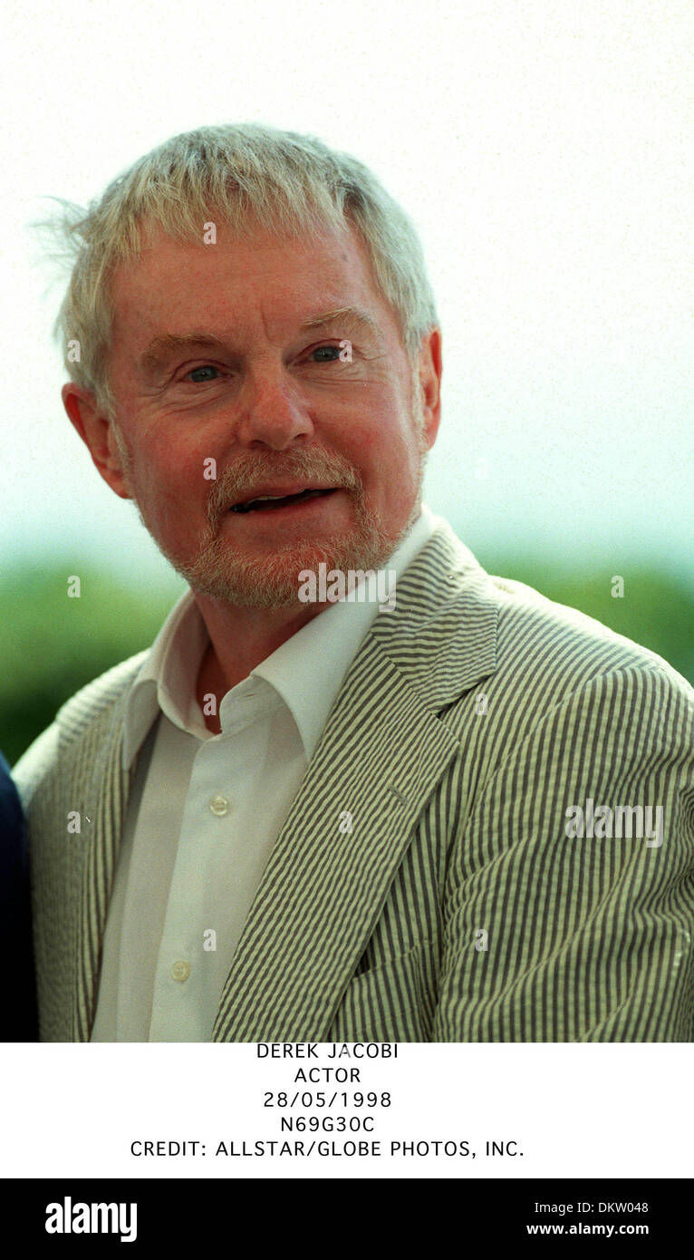 Actor derek jacobi hi-res stock photography and images - Alamy
