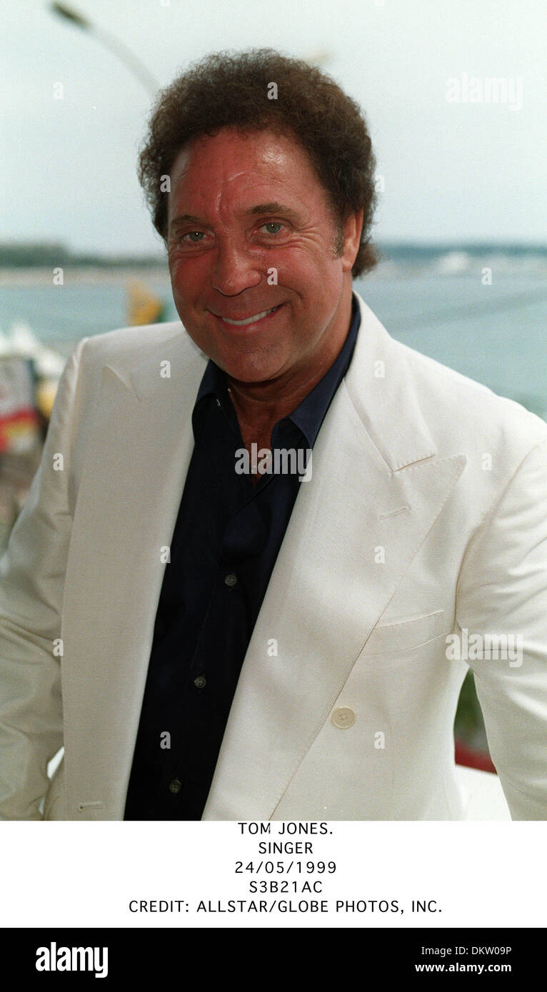 Tom jones singer hi-res stock photography and images - Alamy