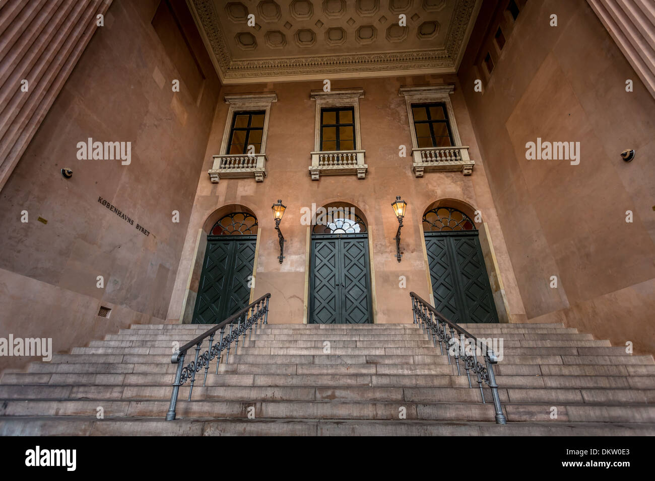 Courthouse steps hi-res stock photography and images - Alamy