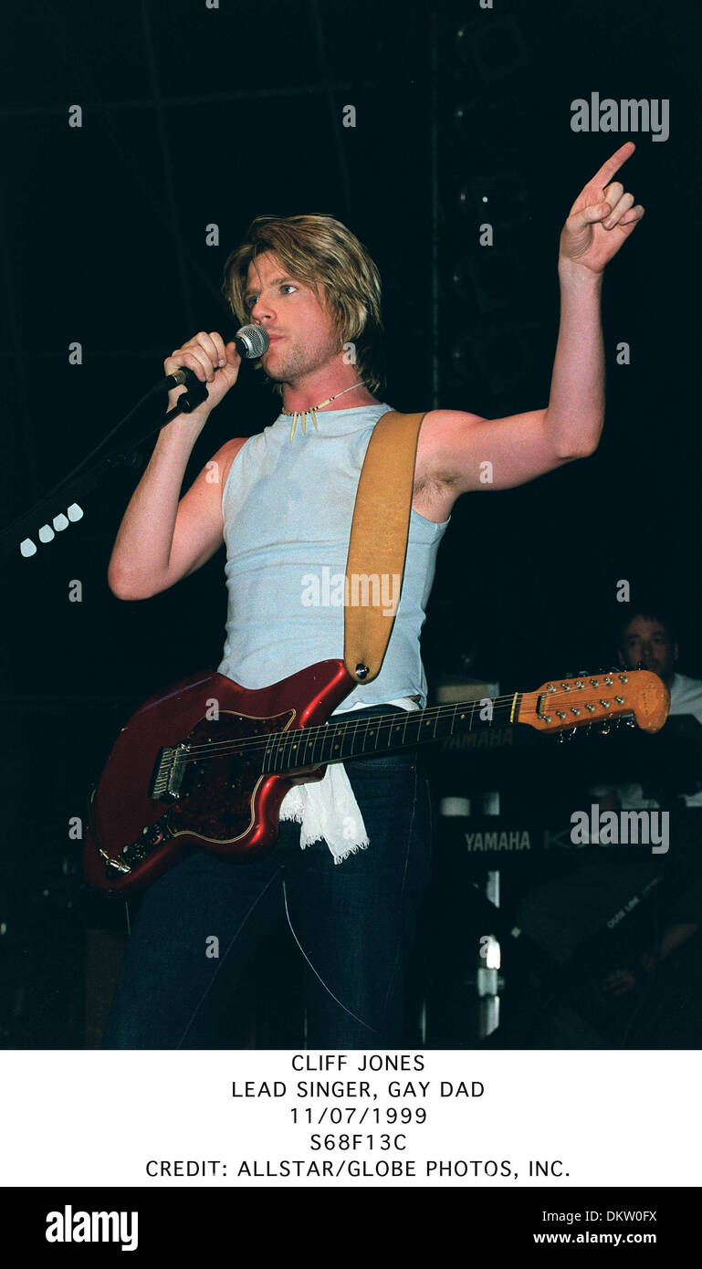 CLIFF JONES.LEAD SINGER, GAY DAD.11/07/1999.S68F13C Stock Photo - Alamy