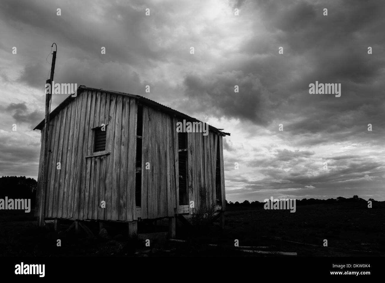Abandoned shed hi-res stock photography and images - Alamy