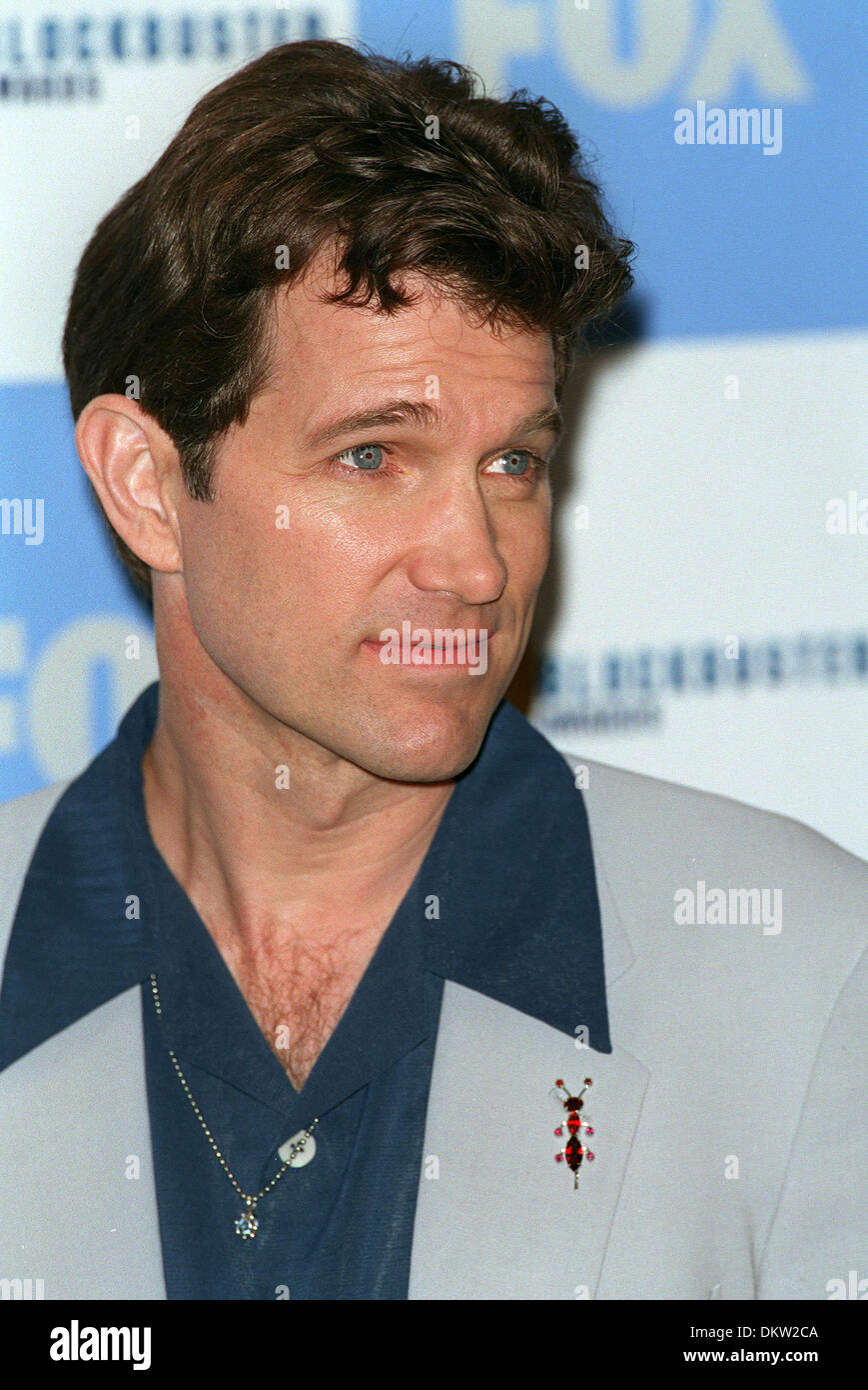 CHRIS ISAAK.SINGER & ACTOR.LA, LA, USA.10/04/2001.BG77E25AC Stock Photo ...