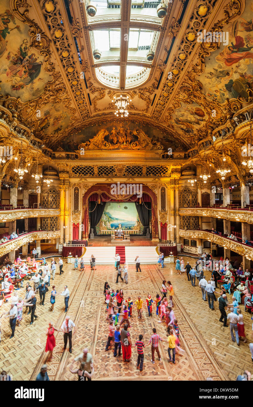 Ballrooms hi-res stock photography and images - Alamy