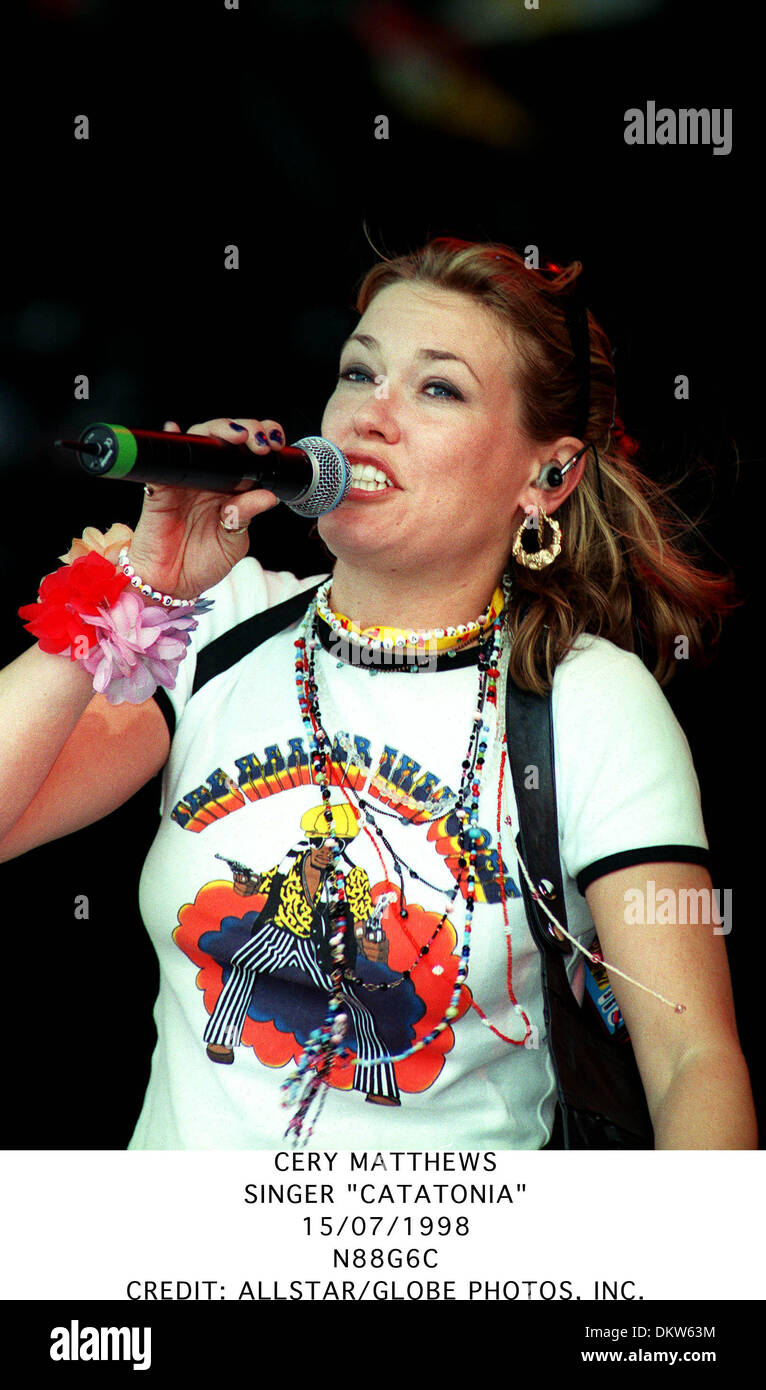 Singer with catatonia hi-res stock photography and images - Alamy