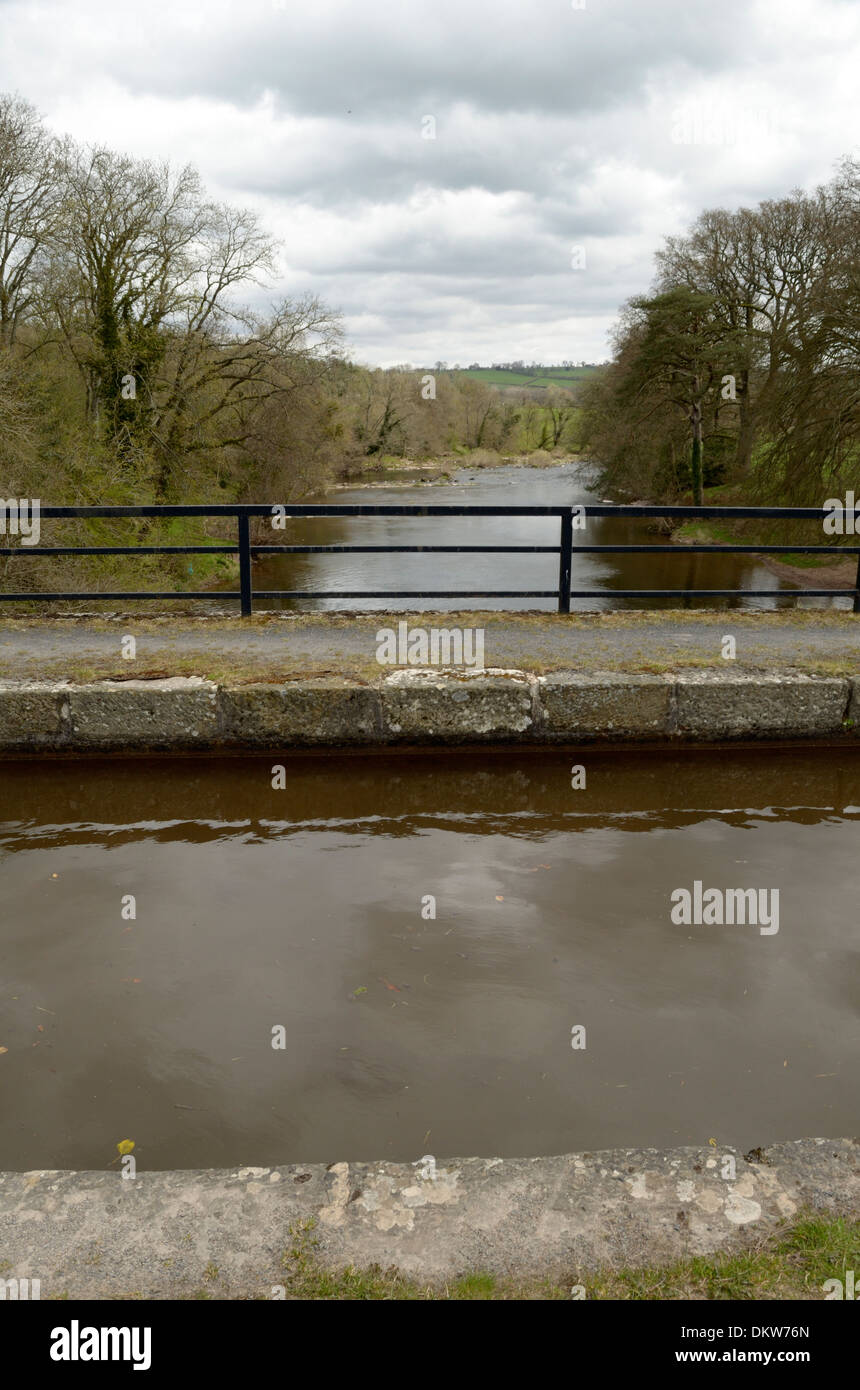 The Usk looking towards Llangynidr fom Brynich Aquaduct on the Brecon ...
