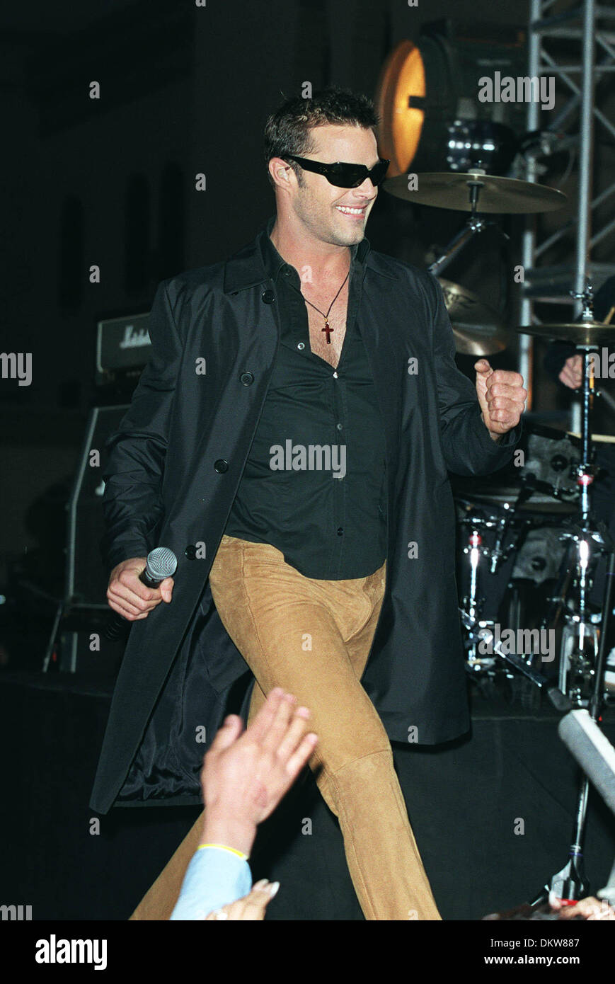 RICKY MARTIN.SINGER LOS ANGELES, USA.10/04/2001.BG83F23AC Stock Photo ...