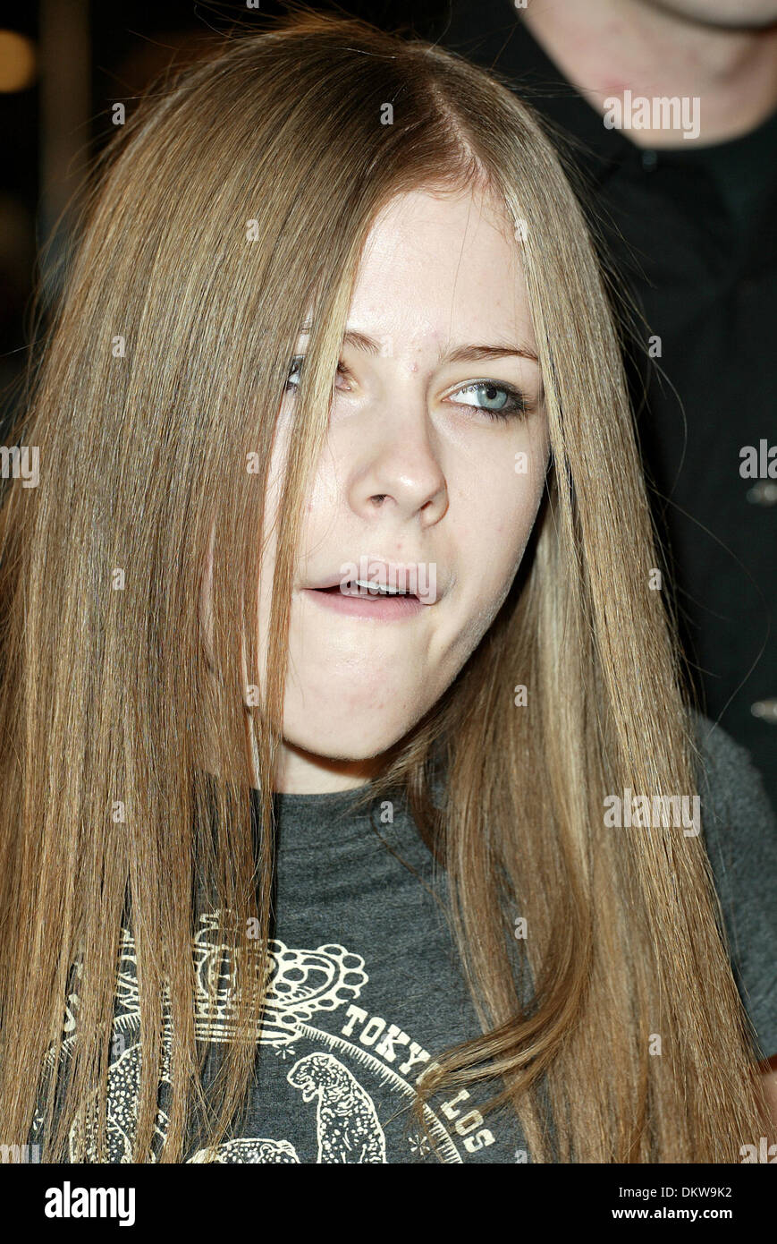 Avril lavigne 2002 hi-res stock photography and images - Alamy