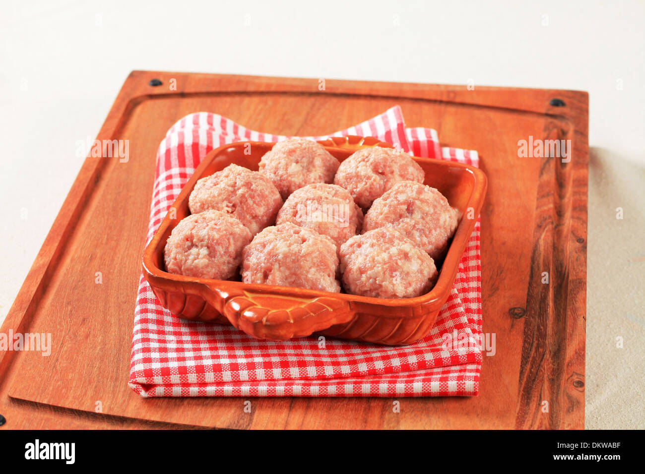 Balls of minced meat in ceramic dish Stock Photo - Alamy