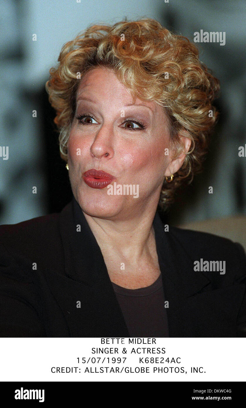 BETTE MIDLER.SINGER & ACTRESS.15/07/1997.K68E24AC Stock Photo - Alamy