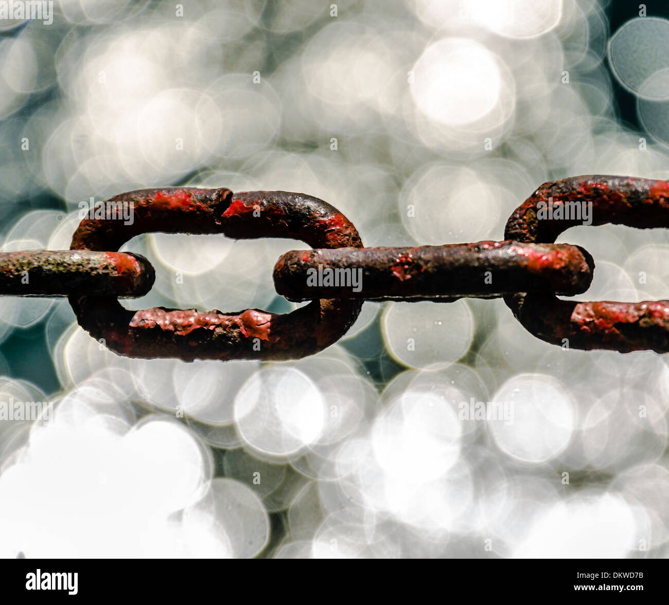 Chain under tension Stock Photo - Alamy