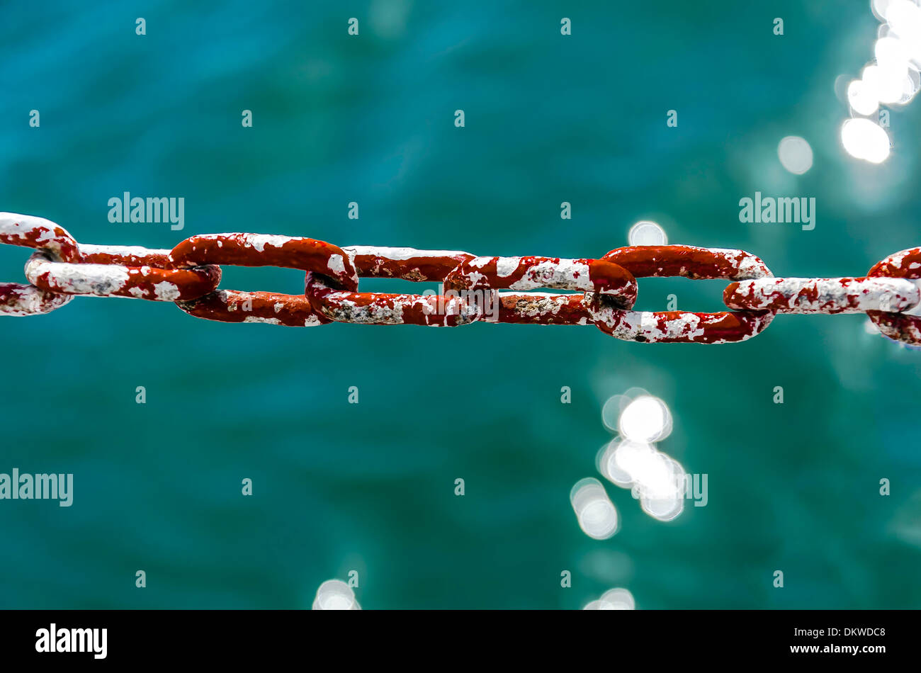 Chain under tension Stock Photo - Alamy